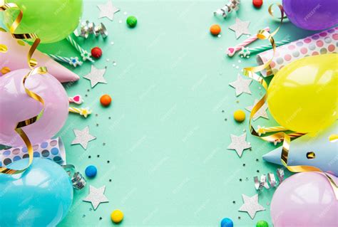 Fondo De Fiesta Con Globos Y Confeti Foto Premium