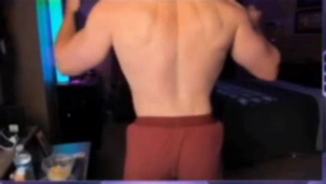 Str8 Streamer Shakes Ass For Every Sub