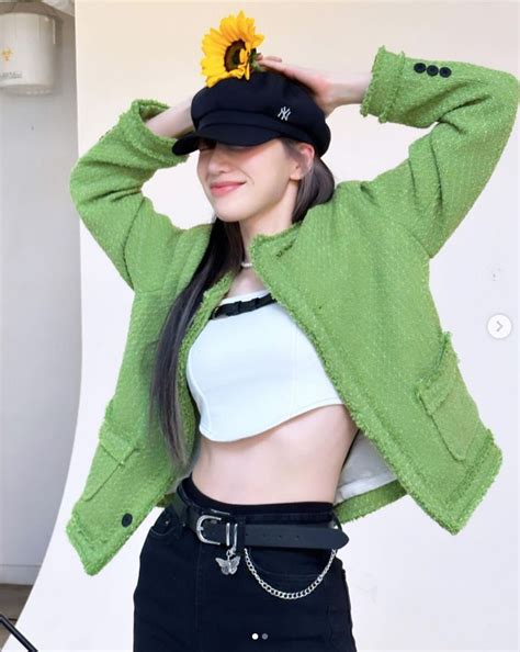 Siapa Bada Lee Ini Profil Dancer Viralkan Smoke Challenge Yang Diikuti V Bts