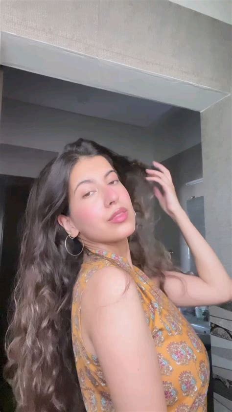 Sanaa Khan Rdesihornybabes