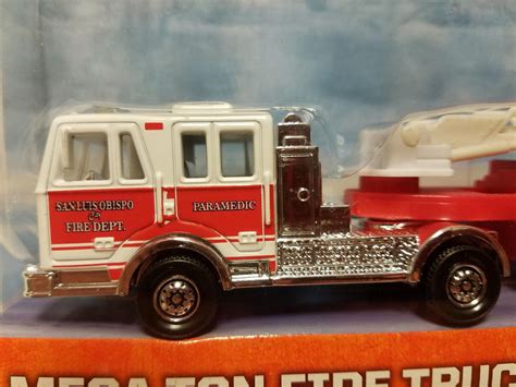Htf New Matchbox Mega Ton Fire Truck V2552 Aerial Ladder 2012 Mint On