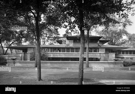 Robie House Was Designed In 1910 By Frank Lloyd Wright Exemplifies His