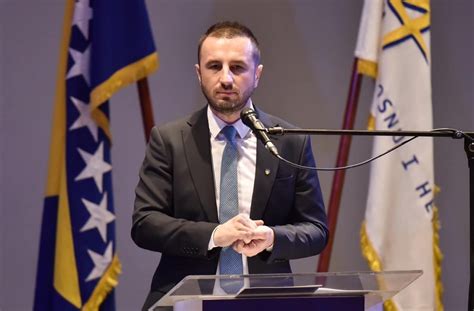 Efendić Neka Dodik Proba Nisu Svi Bošnjaci Kao Trojka S Kojom Je Napravio Vlast Tuzlainfoba