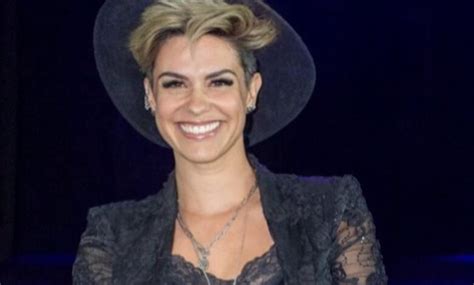 Casa Dos Segredos 8 Ana Barbosa Conhece Um Dos Novos Concorrentes