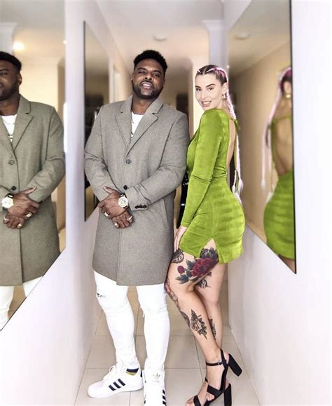 Fashionable Couple Scrolller Fashionable Couple Scrolller
