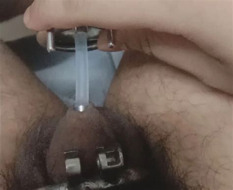 Desbloqueando Mi Jaula De Castidad Con Tubo Uretral — Tailandeses