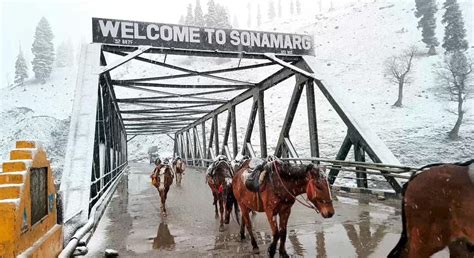 Sonamarg Transforms Into ‘winter Wonderland With Seasons First Snow