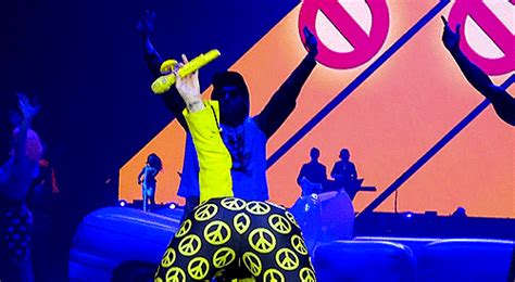 Katy Perry Shaking Her Ass G48r13l
