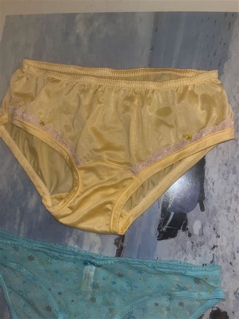 Gragero Vintage ~ Nylon Panties ~ Large Gem