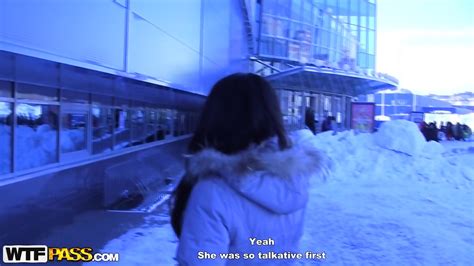 Modelo De Roupa Intima Com Dois Desconhecidos Eporner