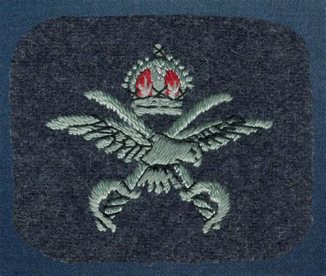 Raf Kings Crown Pti Badge