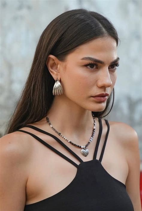 Eşref Rüya Nisan Akyol Ünlüler Bohem Bohem Stili
