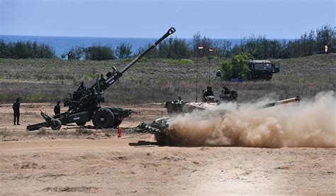 Indias First Indigenously Made Artillery Gun Dhanush To Be Inducted On