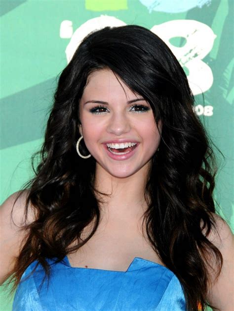 Selena Gomez Is Queen Of Bangs And Bobs Artofit