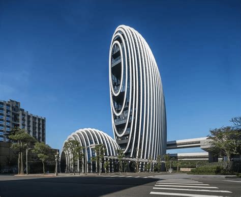 砳建築 以基隆河的鵝卵石為設計靈感的商辦大樓，拿下國際建築優勝獎，18層樓辦公大樓 R Taiwanese