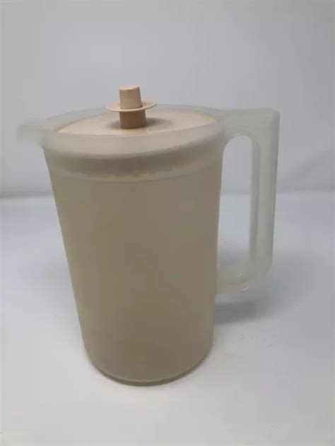 Vintage Tupperware Clear Servalier 2 Quart Pitcher W Lid 1676 6
