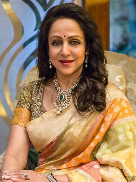 What Hema Malini 74 Does To Keep Looking Young Like Dream Girl