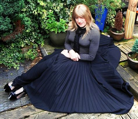 Pin By Leon On Snel Bewaard Girly Dresses Pleated Long Skirt
