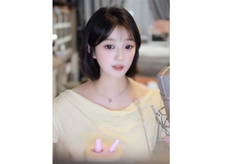 沈雨萱剪短发，酷似童年偶像 陆依萍” 歪阅