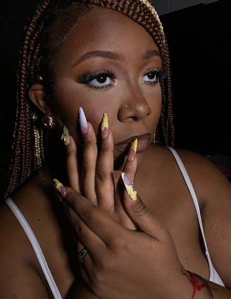 Daisy Maxim Cover Girl