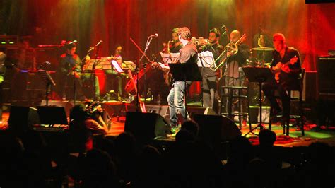 מושיק קליפר אהבה אחרת מתוך הופעה של אריאל בנדור Youtube