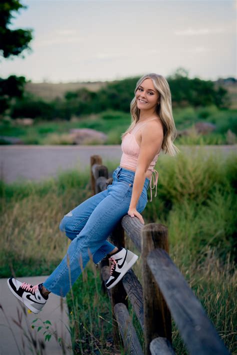 Outdoor Senior Photography Poses