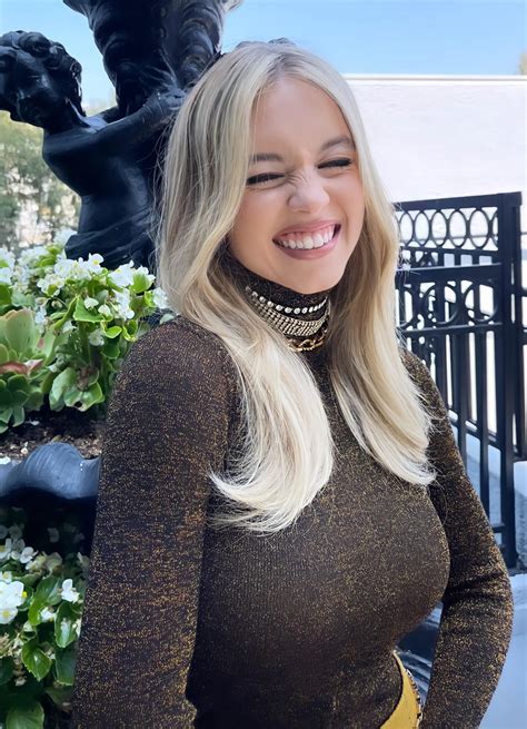 Sydney Sweeney Scrolller