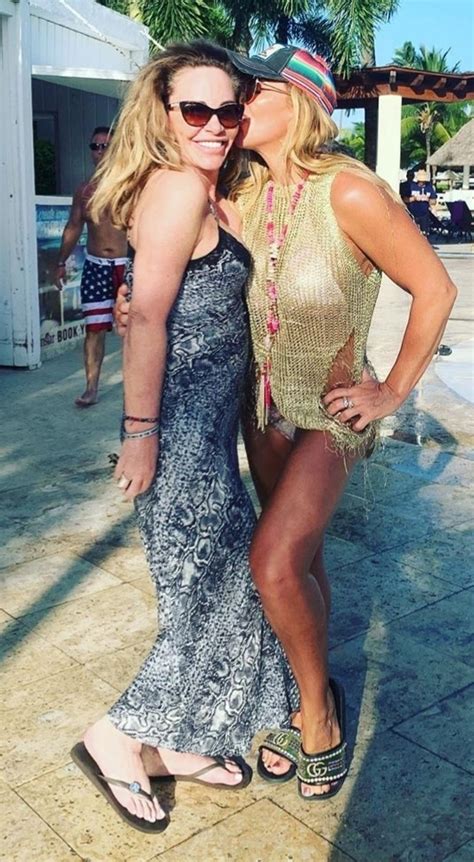 Tawny Kitaens Feet