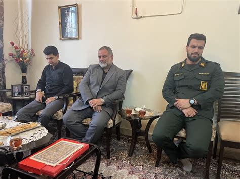 مدیر منطقه ۸ شهرداری کرج با خانواده شهید «مهدی معصومی دیدار کرد