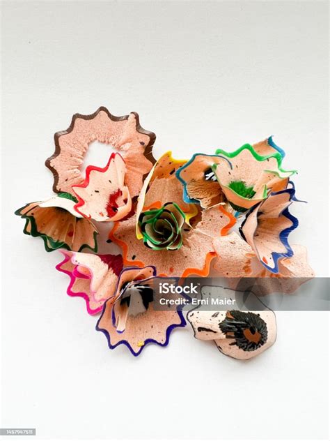 Basura Del Sacapuntas De Color Sobre Fondo Blanco Foto De Stock Y Más