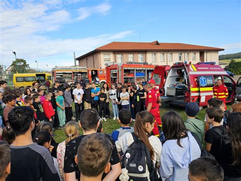 Sute De Elevi și Profesori Din Botoșani „evacuați” De Pompieri S A
