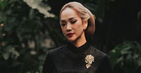 Bunga Citra Lestari Berkonde Pirang Rayain Hut Ri