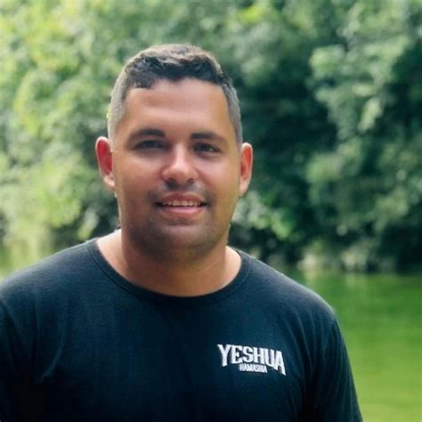 Ariel Reacts Youtube