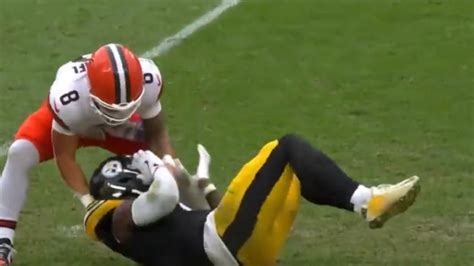 Angry Dillon Gabriel Grabs Patrick Queens Helmet After Big Hit