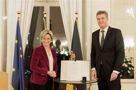 Scharr Geschäftsführer Rainer Otto F Scharr Mit Wirtschaftsmedaille