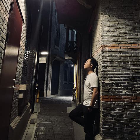 黃梓謙 Gary Wong 今日突然收到香港基督教服務處大坑東幼兒學校高班幼兒送上一件木工作品，還有黃智朗同學手寫 Facebook