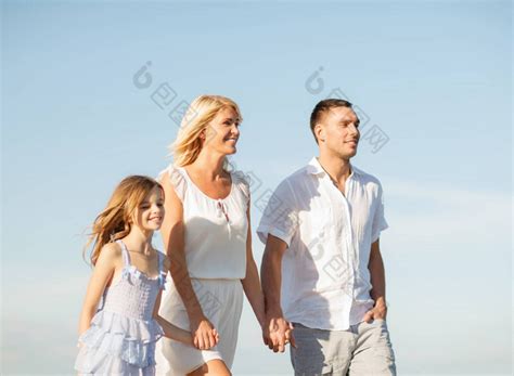 快乐家庭海边图片 包图网企业站