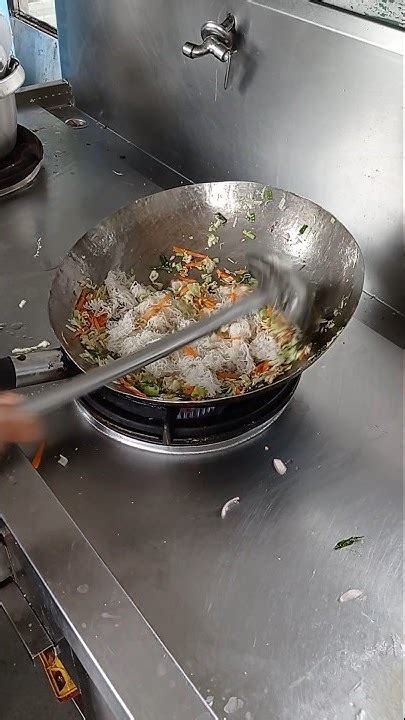 ඉඳිආප්ප චිකන් කොත්තු String Hoppers Chicken Kottu Sri Lanka😍 Shorts Viral Streetfood Youtube