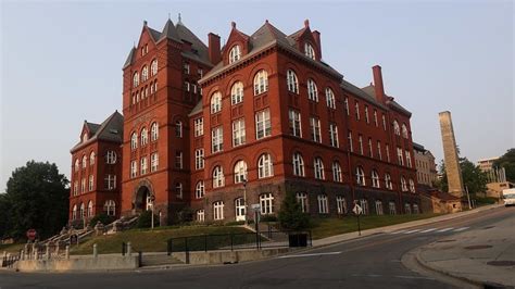 Palestinian Poet Yahya Ashour Recites Readings At Sjp Event The Daily