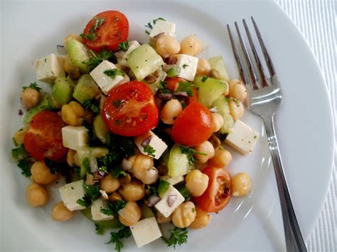Los Antojos De Clara Ensalada De Garbanzos Con Queso Pepino Tomates