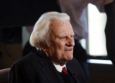 Famed Evangelist Billy Graham Dies At Age 99 Spokesman Says