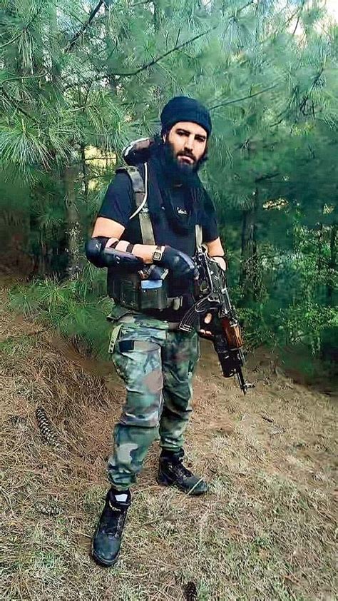 Burhan Wanis Successor Among The 10 Dead In Kashmir Daily Mail Online