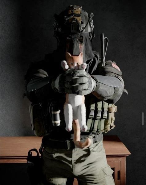 König Holding A Cat Cod Memes Call Off Duty Call Of Duty Ghosts