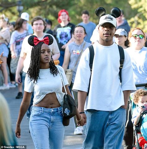 Brad Pitt And Angelina Jolies Daughter Zahara Ditches Diamond Ring On