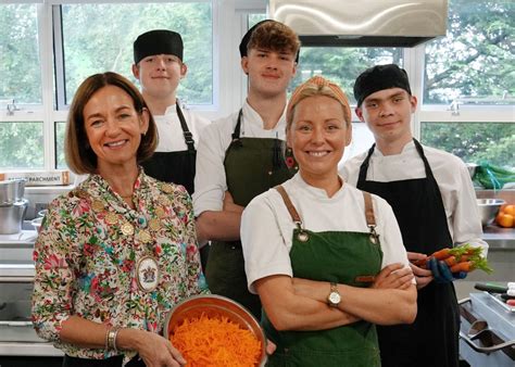 Students Prep With Celebrity Chef Anna Haugh Serc