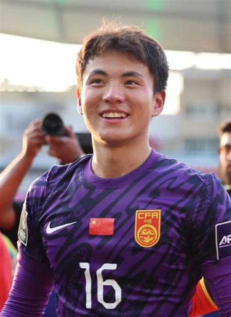 The Whole Of China Is Going Crazy Over Goalkeeper Li Haos Girlfriend