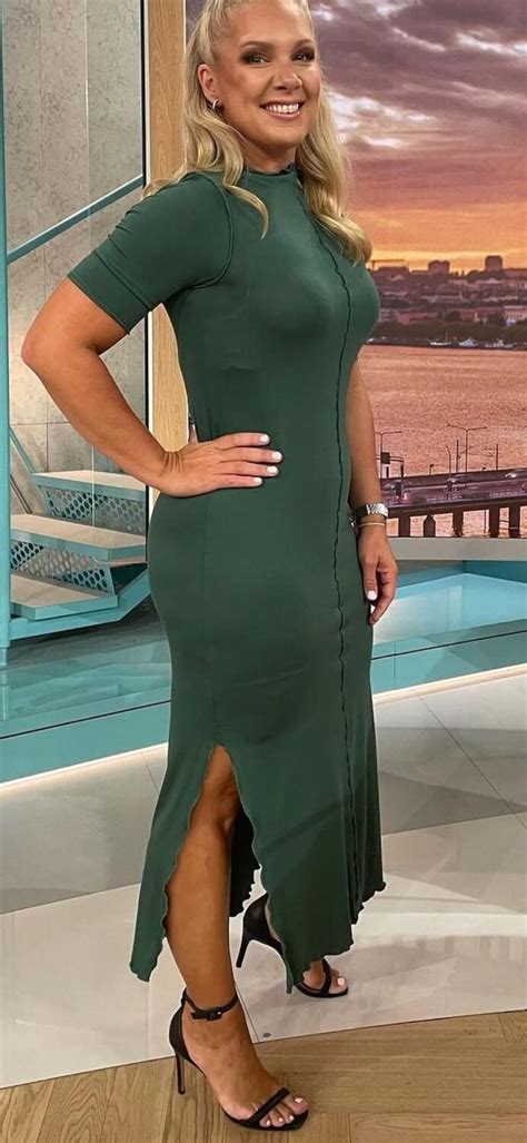 8 Hot Sexy Anna Brolin Bikini Pics