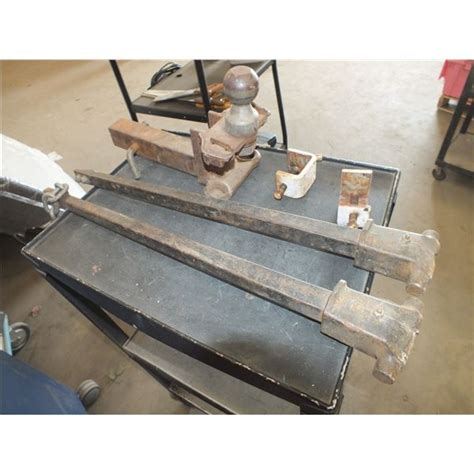 Trailer Hitch And Equalizer Hitch