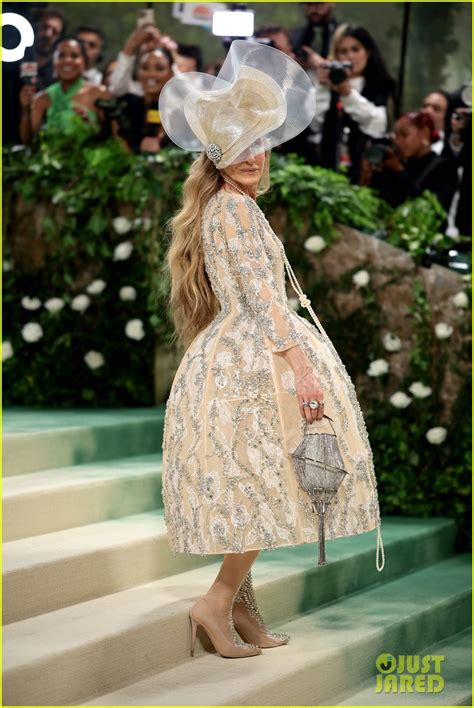 Sarah Jessica Parker And Andy Cohen Return To Met Gala Together 6 Years