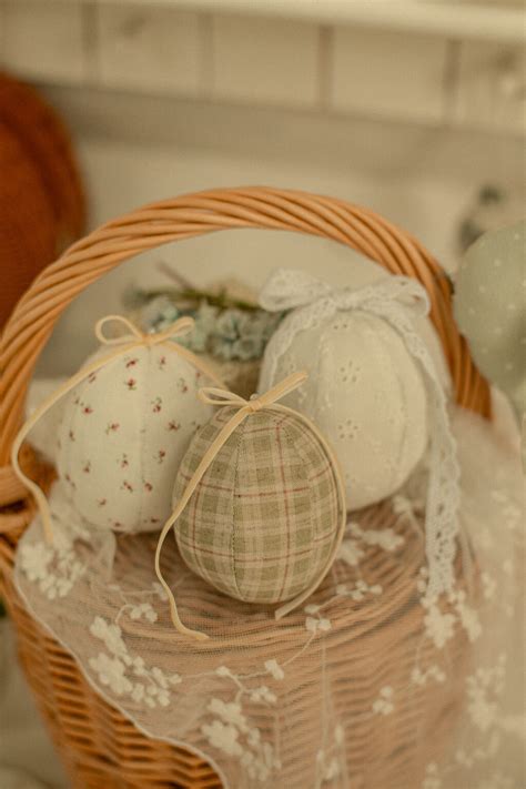 Пасхальные яйца из ткани